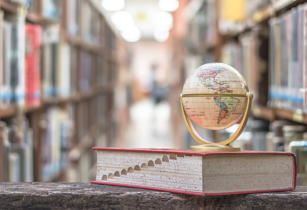 万城目学のおすすめ小説10選！ユニークを超えるほどの面白さとは？ – エスプロマガジン